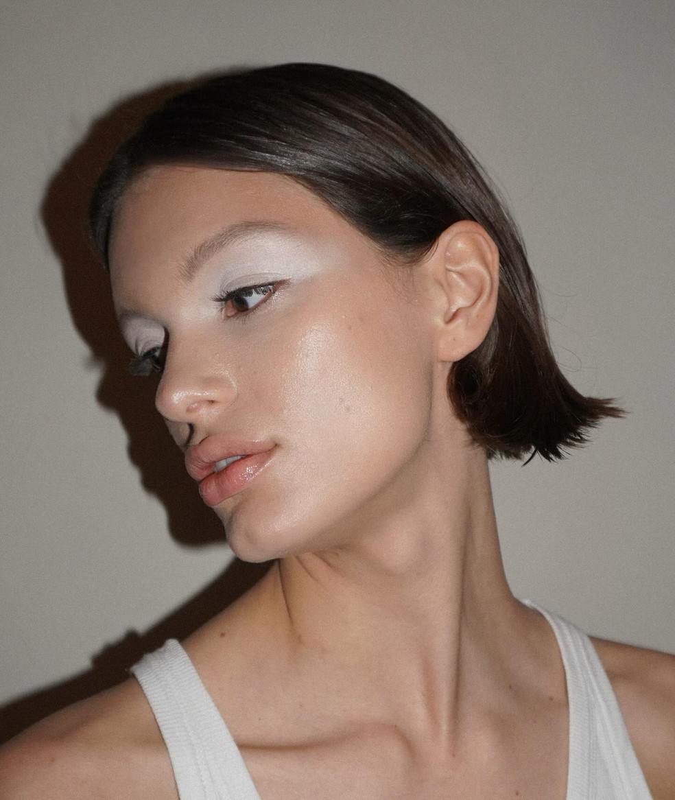 Pantone Cloud Dancer 2026: como usar a cor do ano na beleza