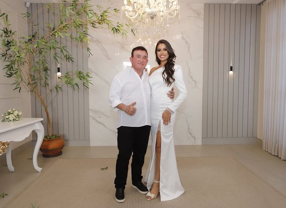 Calita Franciele abre álbum de casamento com Amado Batista e se ...