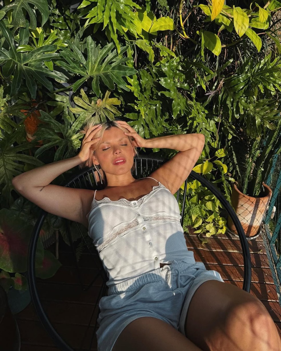 Duda Beat aproveita domingo de sol em varanda e ganha elogios: 'Linda ...