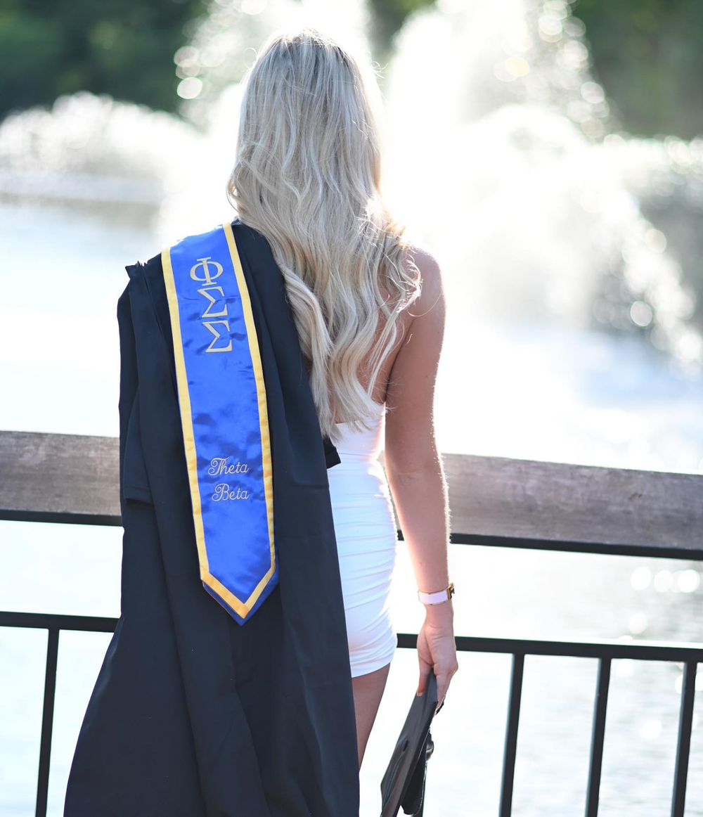 Kate Cassidy: quem é a atriz e modelo que apareceu em foto com Liam ...