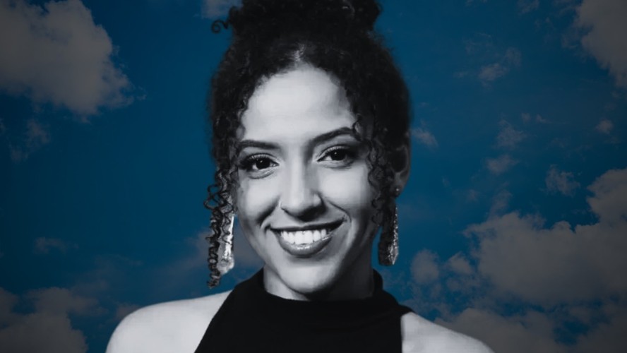 Fãs de Taylor Swift exibem homenagem à Ana Benevides na Times Square