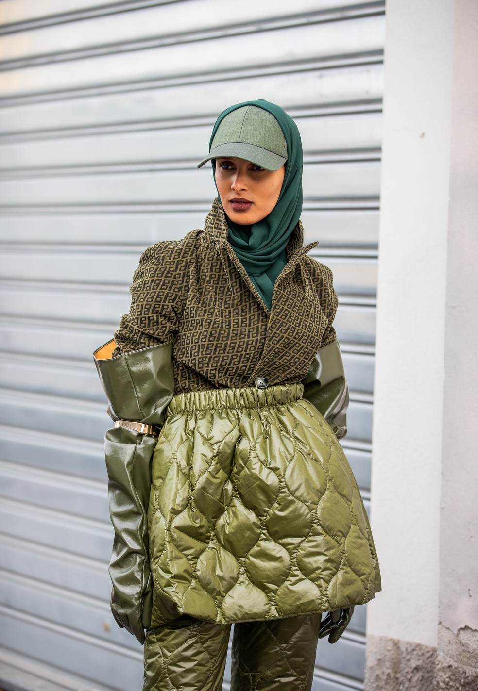 Disfarce ou estilo? Usar lenço com boné virou trend; aqui estão 6 ...