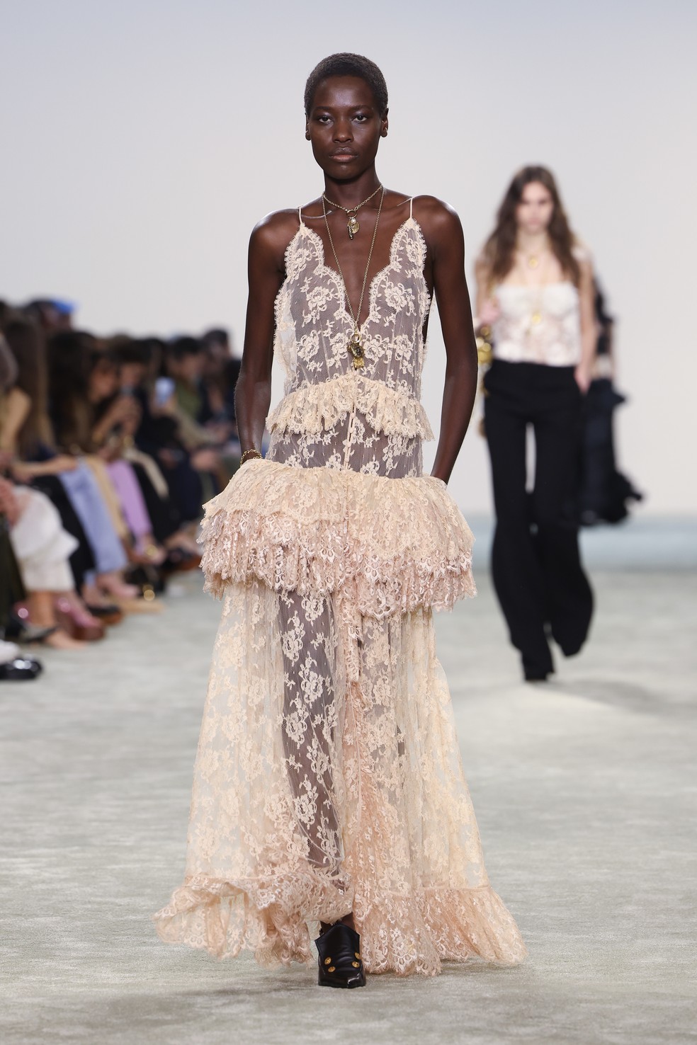 Chloé expande estética boho para a coleção de Inverno 25