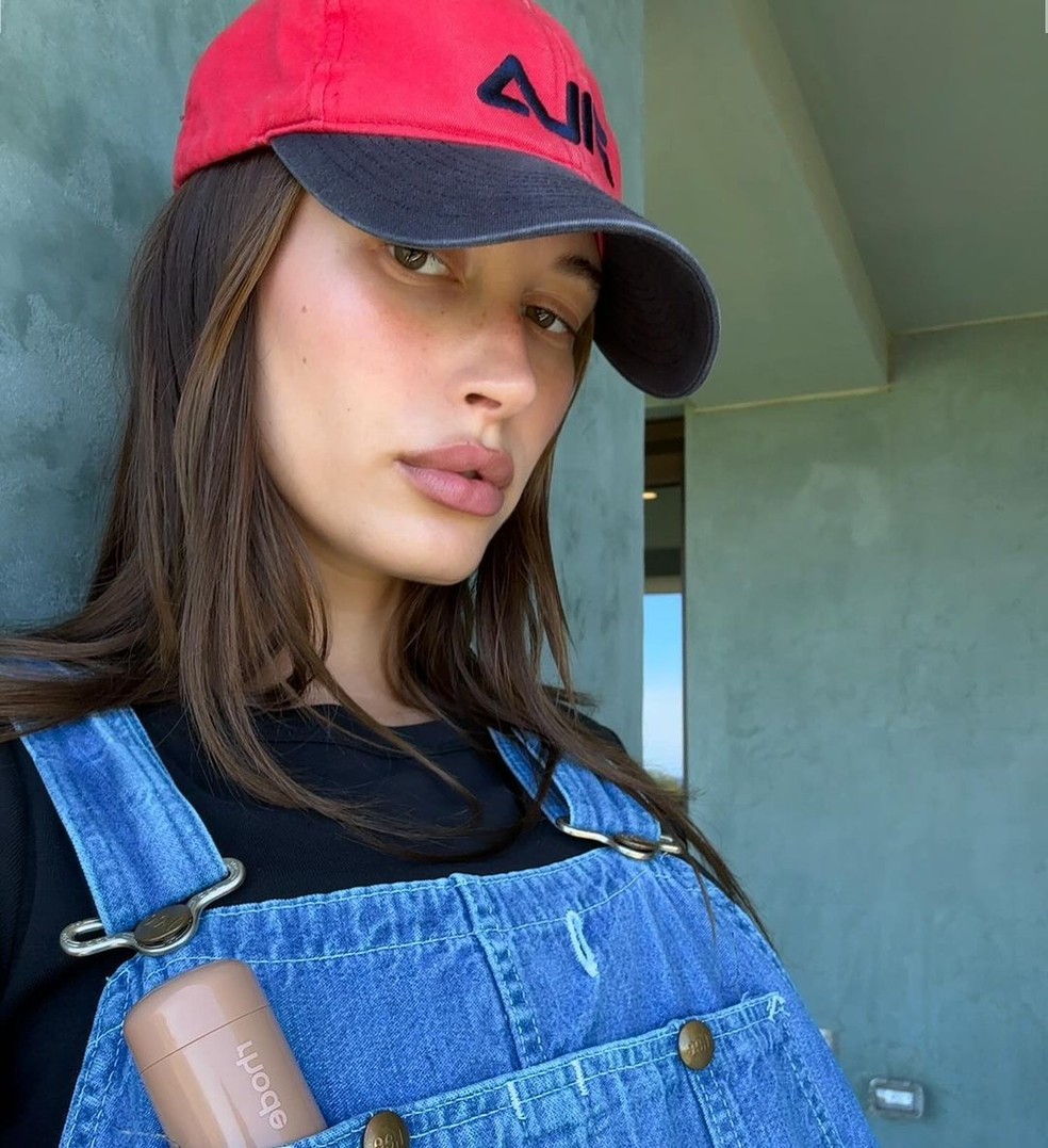 Hailey Bieber reinventa moda na gravidez com looks ousados e cheios de ...