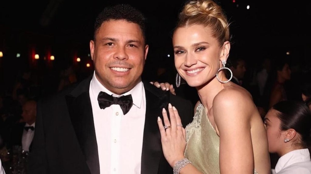 Celina Locks faz leilão beneficente ao lado de Ronaldo com lote para ...