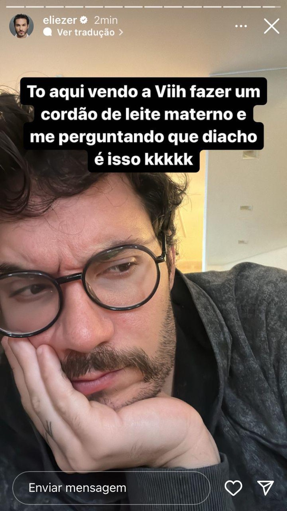 Viih Tube faz colar com leite materno e Eli reage: 'Que diacho é isso?'