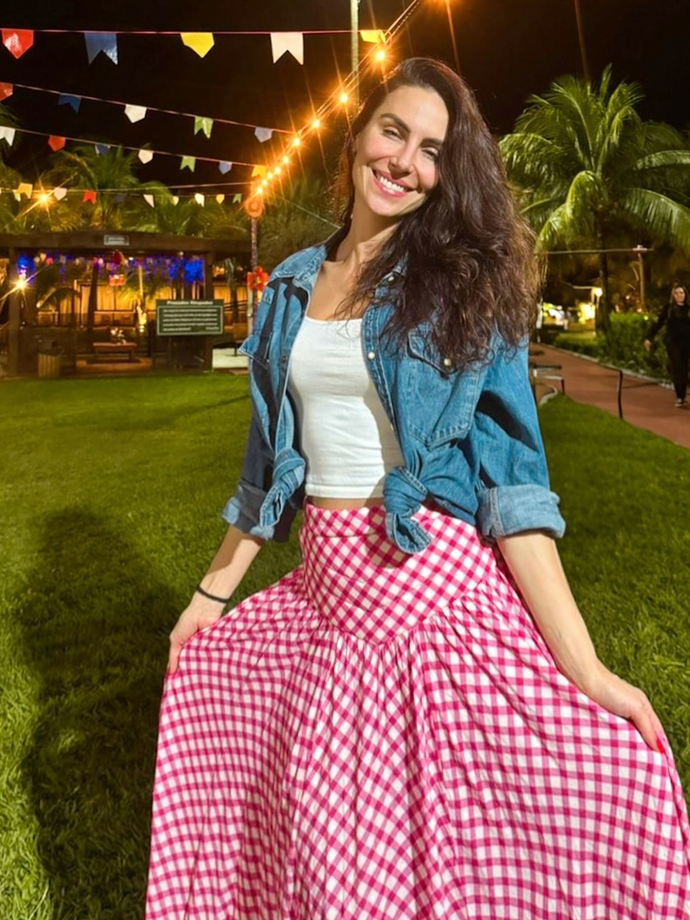 Mel Fronckowiak atende pedido da filha com Rodrigo Santoro e organiza ...