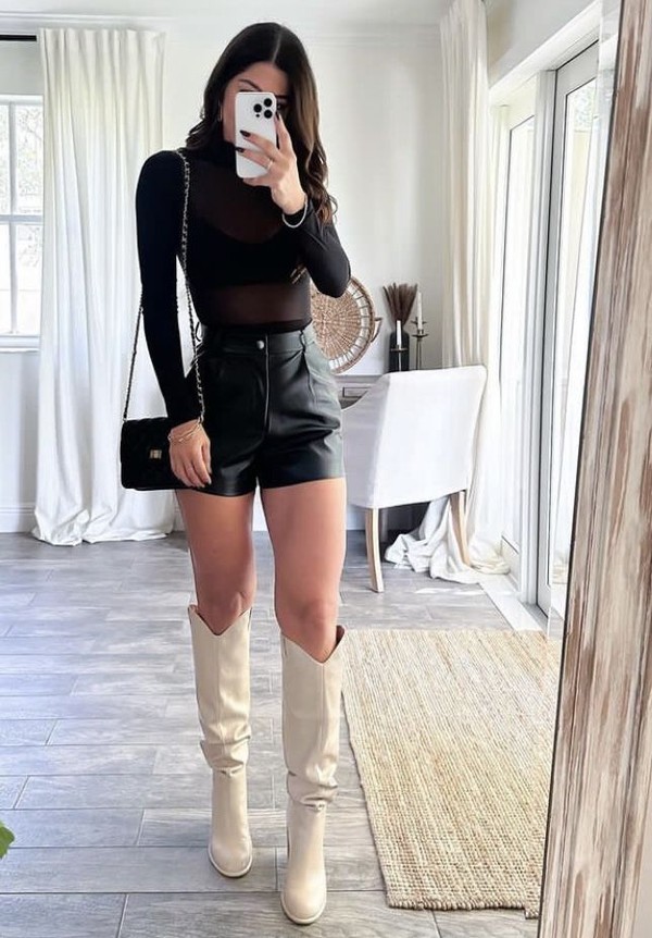 Invista no couro! 24 looks com short de couro para ir além da jaqueta e ousar no estilo