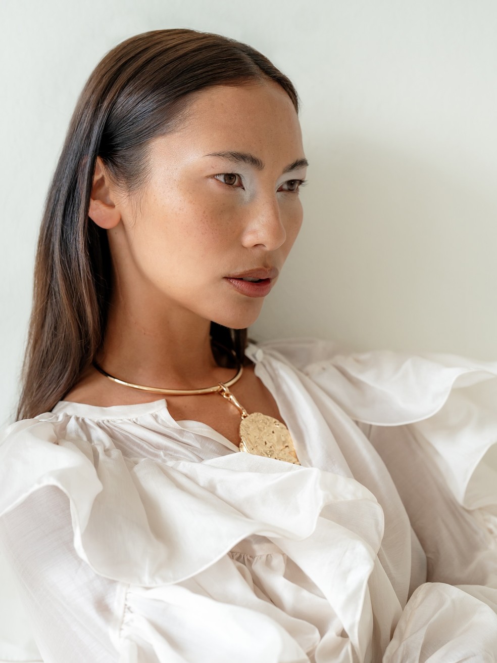 Pantone Cloud Dancer 2026: como usar a cor do ano na beleza