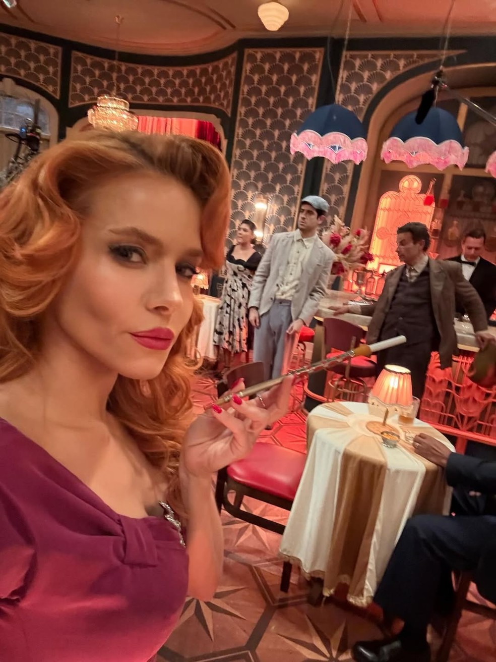 Monique Alfradique surge renovando o bronzeado em novo álbum de fotos ...