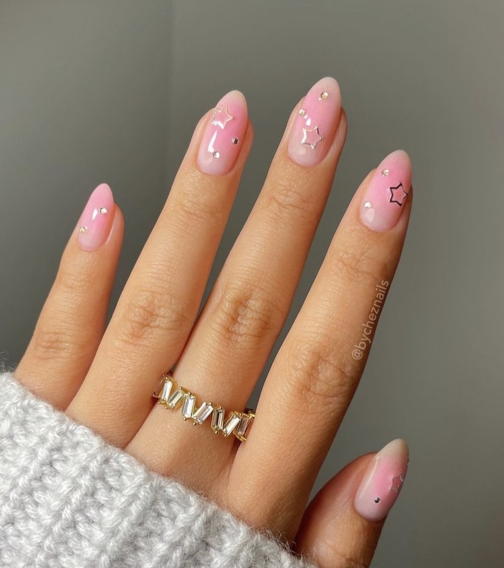Unhas decoradas rosa: 24 fotos e estilos para fazer sucesso em 2024