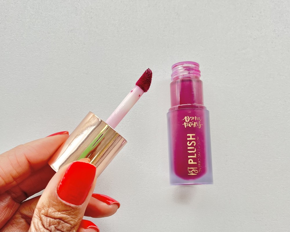 Blush roxo é a tendência de maquiagem da vez. Você usaria?