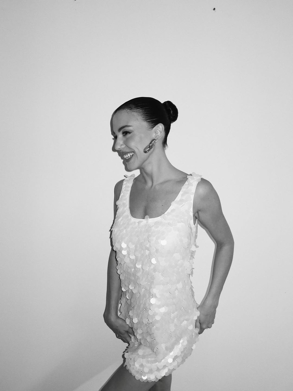 Alice Wegmann dança 'na boquinha da garrafa' e curte muito festa de 30 ...