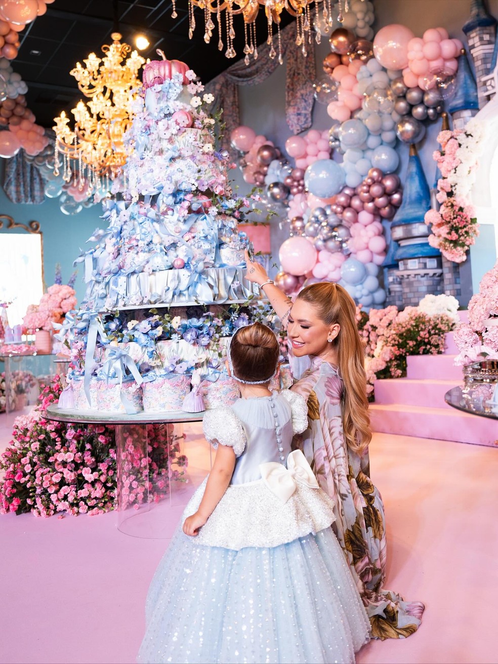 Virgínia mostra detalhes de festão de 3 anos da filha, Maria Flor, com ...