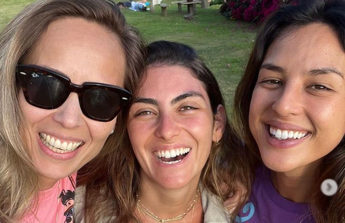 Mariana Uhlmann abre álbum de fotos de passeio com a cunhada, Yanna ...