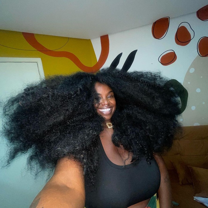 ‘Afrontoso’: Preta Rara mostra cabelo e recebe elogios de seguidores