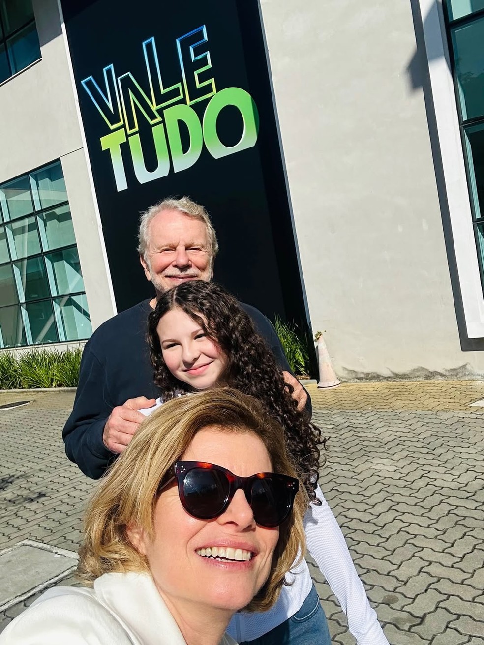 Debora Bloch leva pai, ator Jonas Bloch, e sobrinha aos bastidores de ...