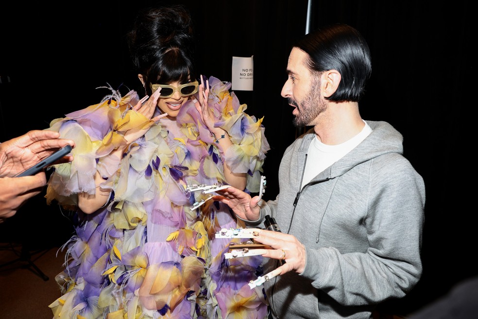 Desfile de Marc Jacobs vira 'ilha de exageros', da passarela às unhas ...