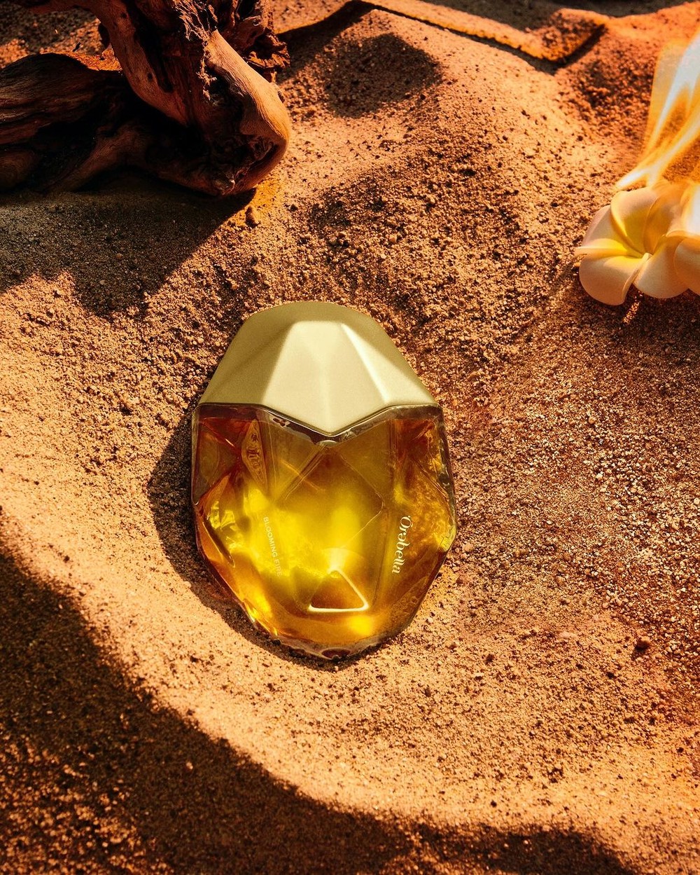 Ôrebella: conheça a marca de perfumaria criada por Bella Hadid