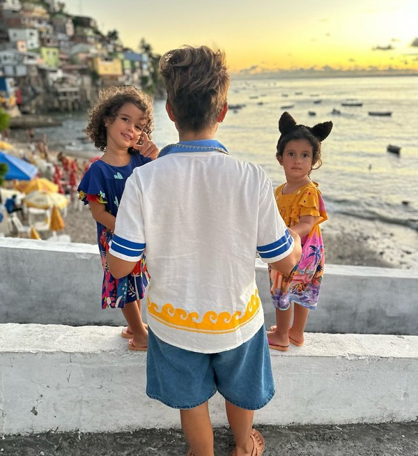 Lan Lahn e Nanda Costa mostram passeio com as gêmeas e se assustam com ...