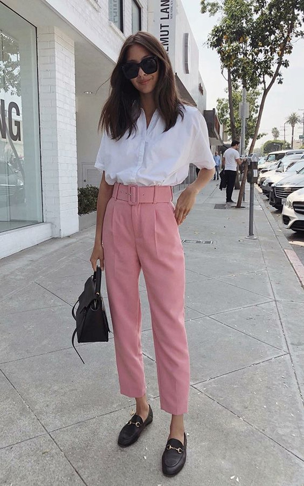 Como criar um look com calça rosa? 20 ideias para se inspirar e ousar ...