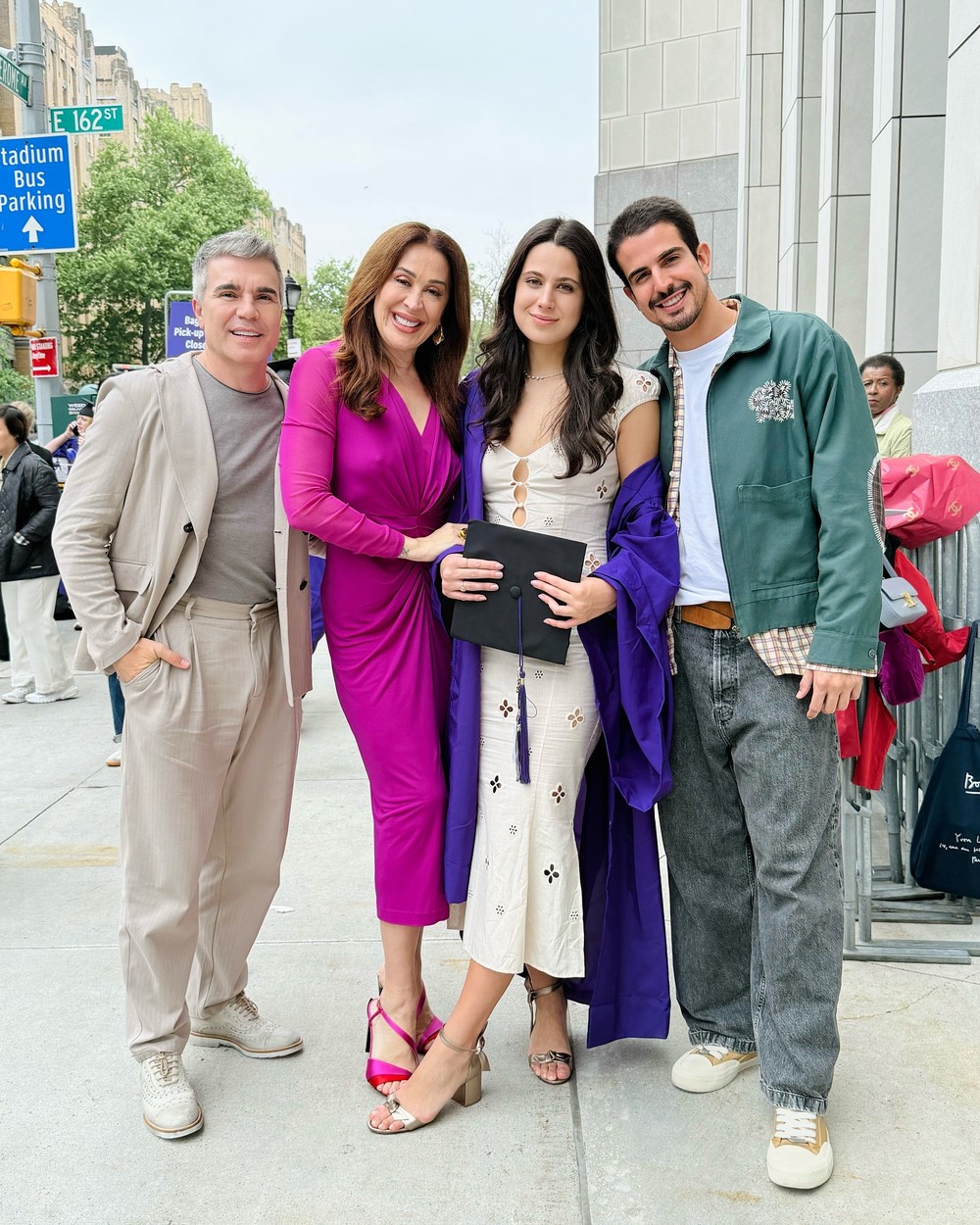 Claudia Raia publica homenagem após formatura da filha nos EUA: 'Mulher ...