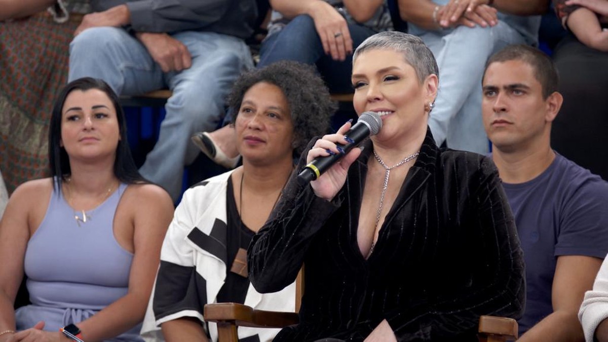 Simony sobre perda de cabelo no tratamento contra câncer: ‘Dói na alma’
