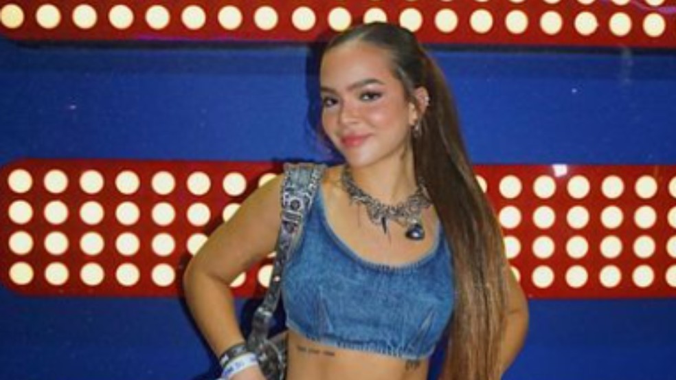 Mel Maia elege look 'all jeans' e cabelão para segundo dia de Rock In Rio