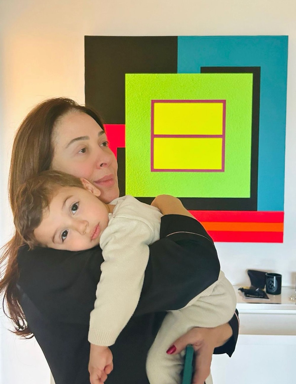 Claudia Raia encanta fãs ao posar 'de chamego' com Luca, seu filho caçula