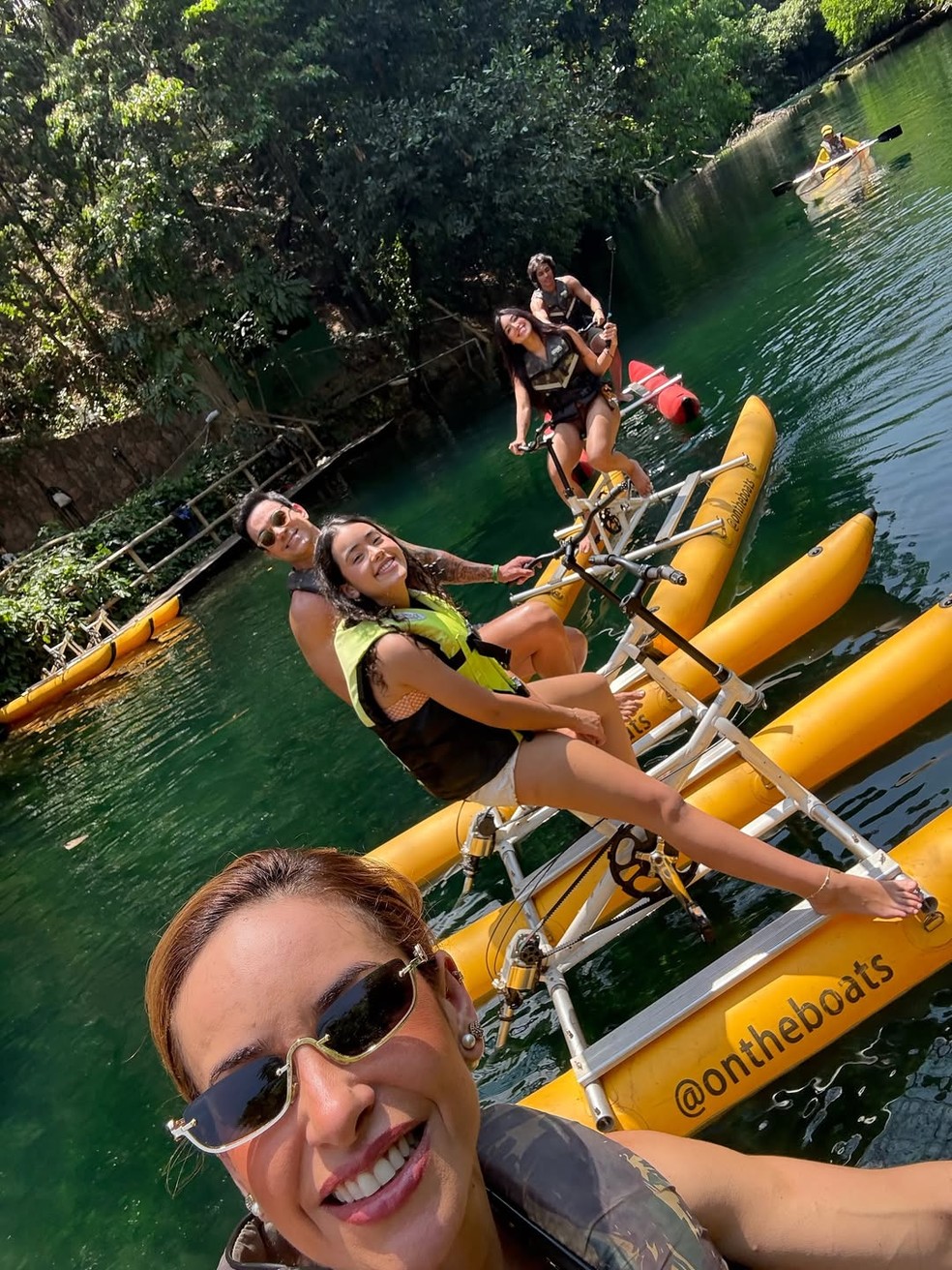 Vanessa Lopes celebra aniversário da mãe em parque aquático: '47 anos ...