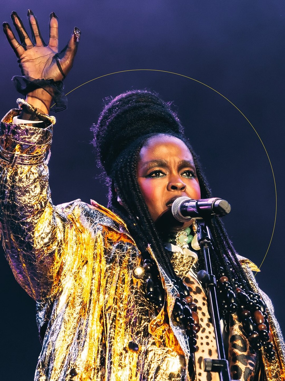 Lauryn Hill veste look dourado Dolce & Gabbana para show no The Town ...