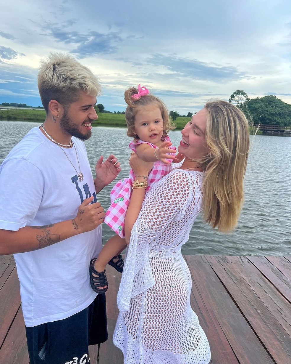 Virgínia mantém a tradição e enterra cordão umbilical da filha, Maria Flor