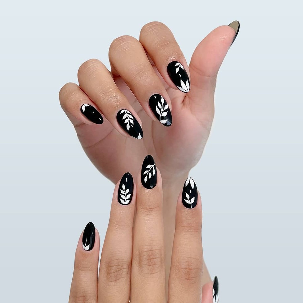 Unhas decoradas pretas: 20 fotos e sugestões para fazer sucesso em 2024