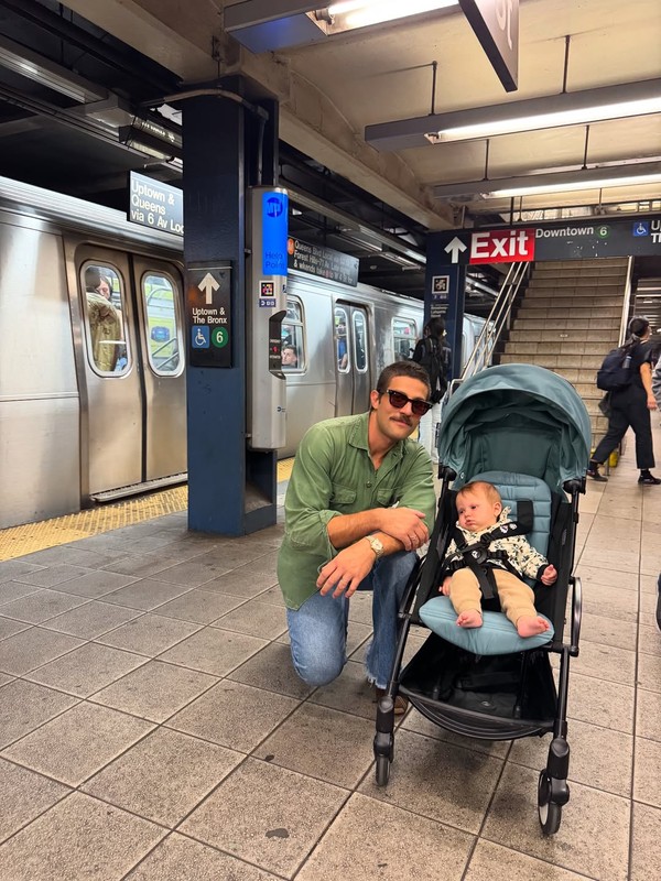 Laura Neiva encanta seguidores com fotos ao lado de Chay Suede e filha ...