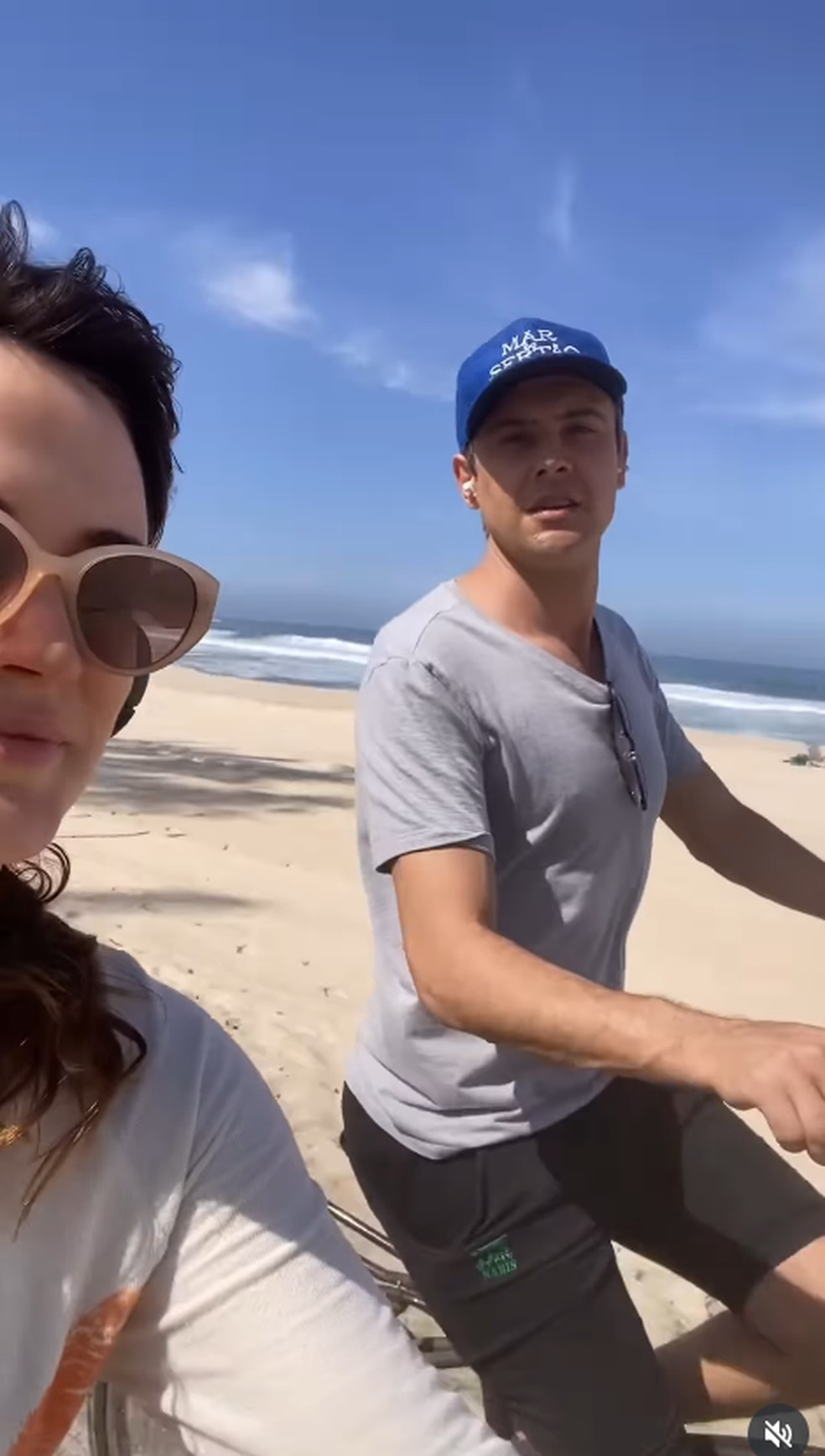 Morando no interior, Bianca Bin passeia de bicicleta no Rio com Sérgio ...
