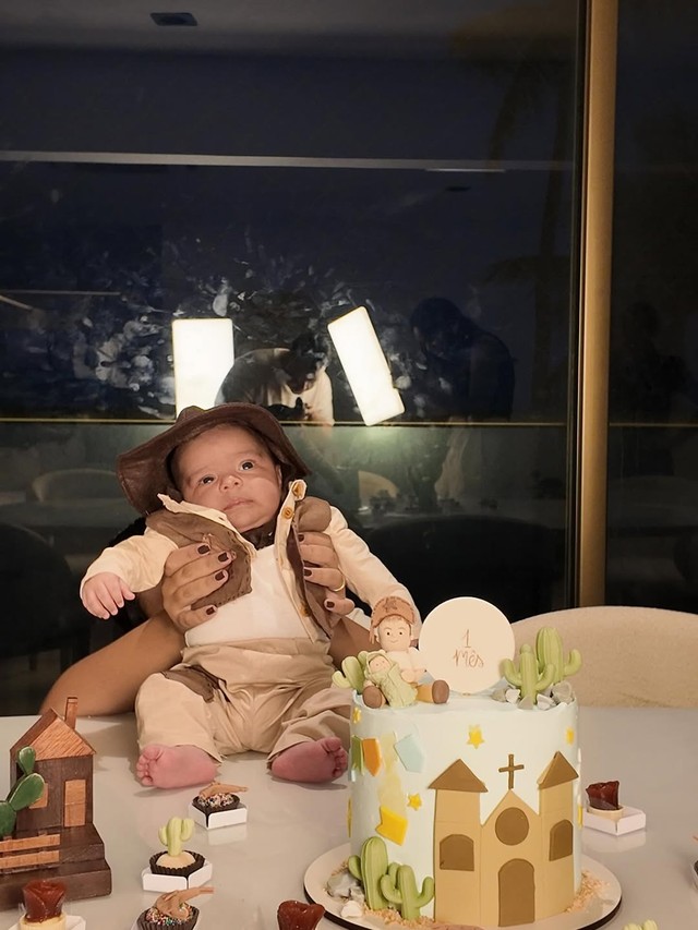 Ary Mirelle abre álbum do mesversário do filho Joaquim inspirado em 'O ...