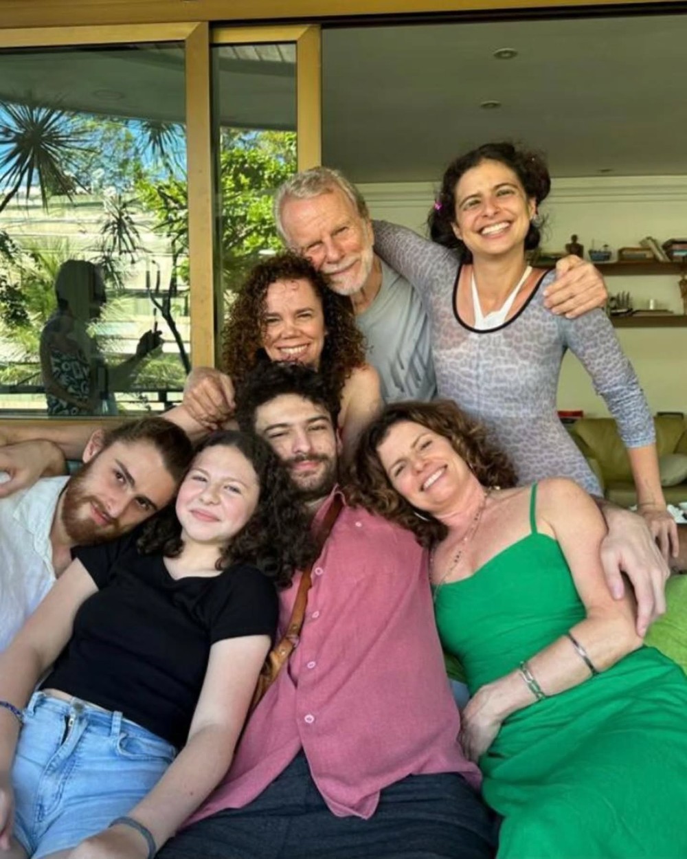 Débora, Jonas e nova geração: família Bloch se reúne em almoço e posa ...