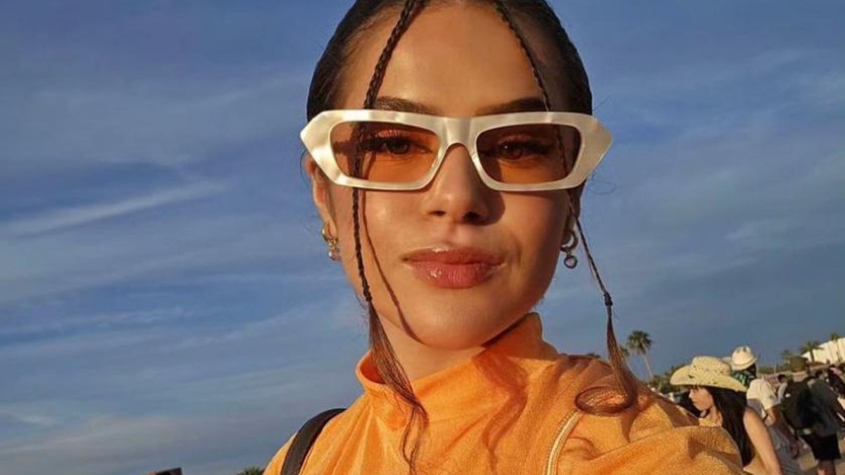 Maisa curte show de Rosalía com look grifado e bolsa de R$ 17 mil