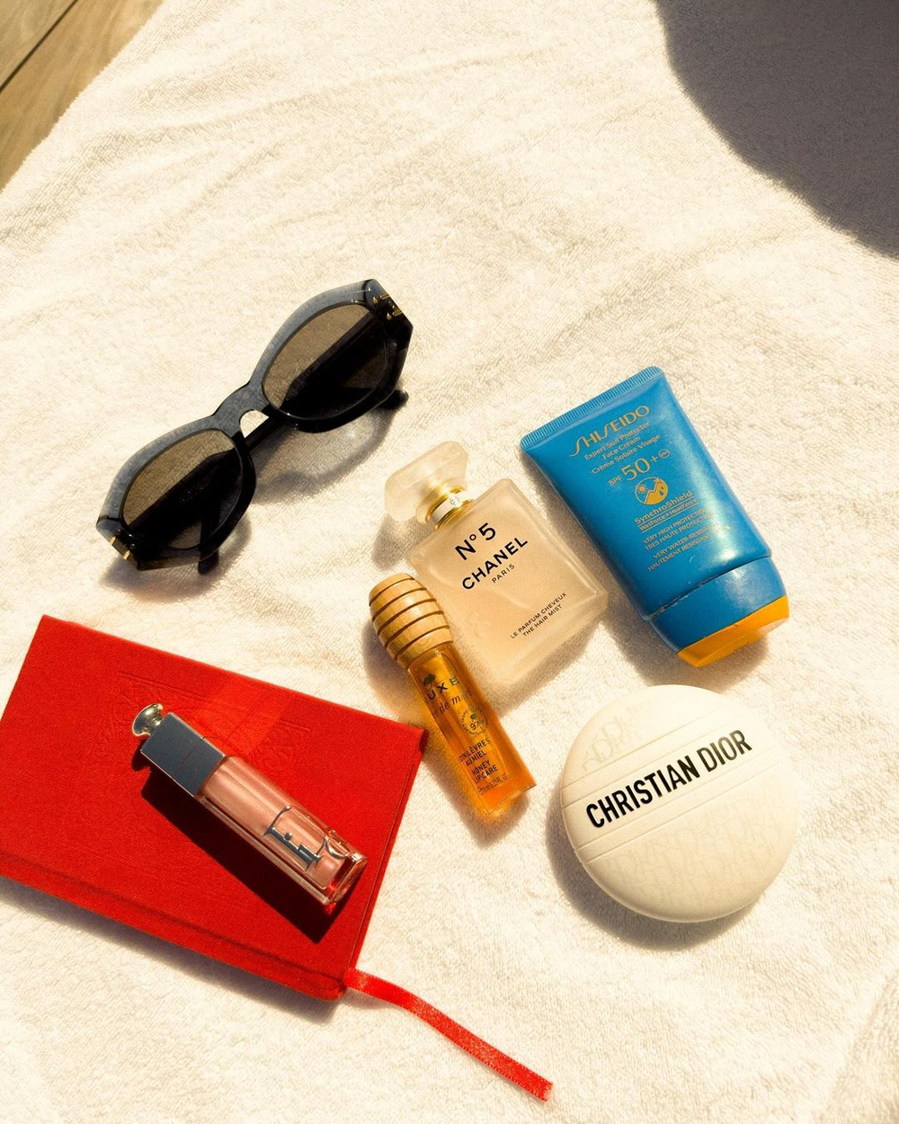 Isabelle Drummond posa de biquíni com sandália de R$ 12 mil em hotel ...