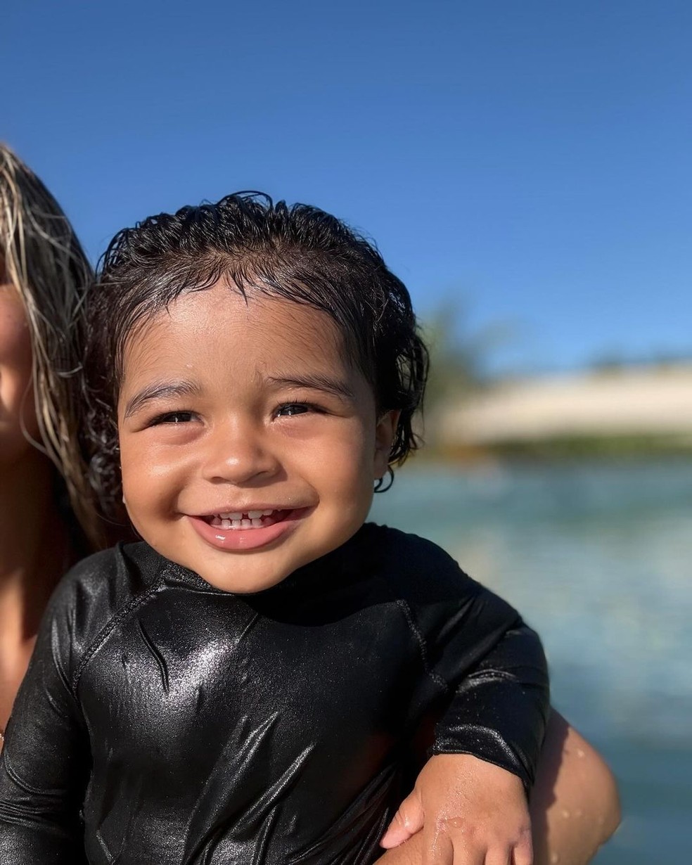 Natalia Belloli mostra viagem com Raphinha, da seleção, e o filho ...