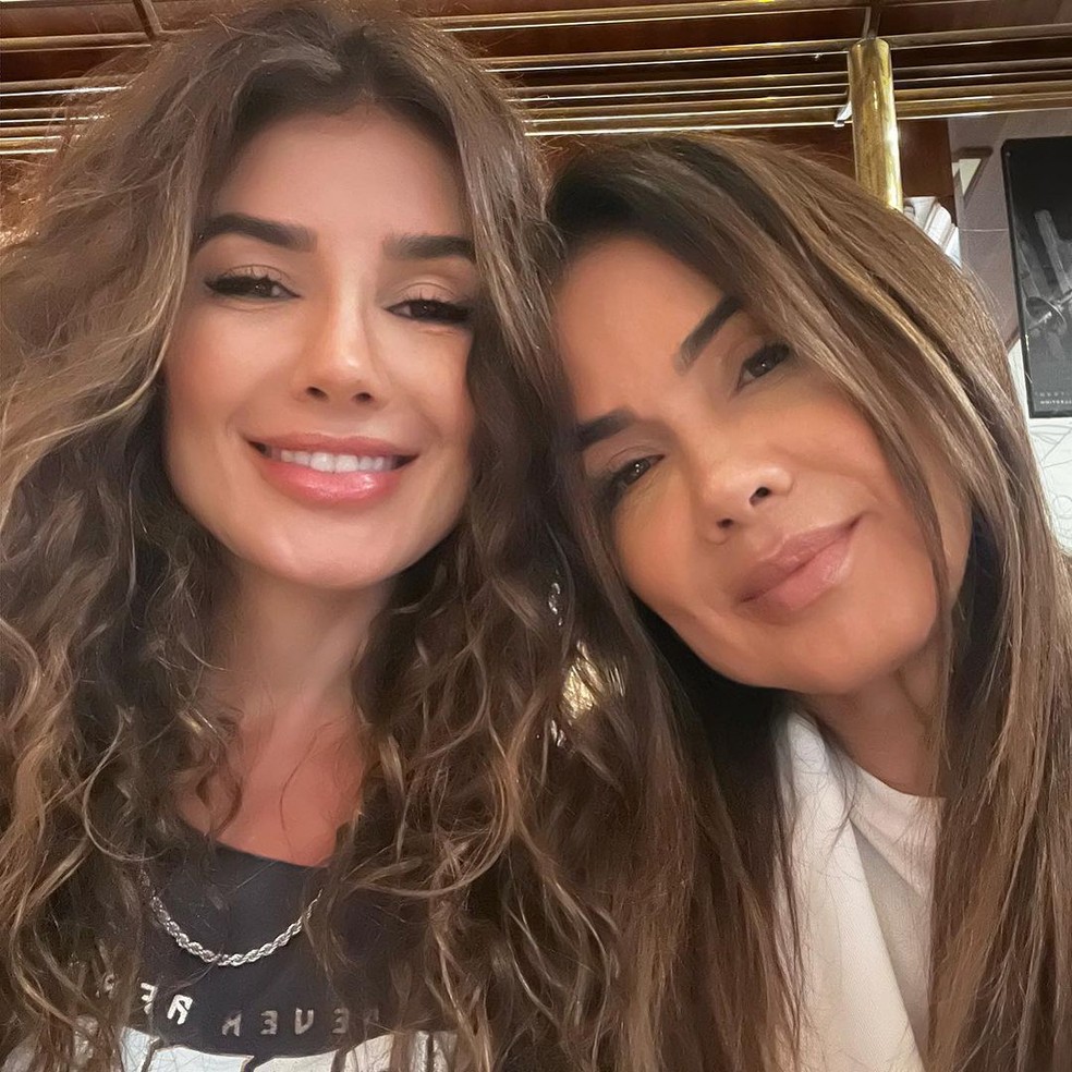 Paula Fernandes celebra data especial na vida da mãe e semelhança entre ...