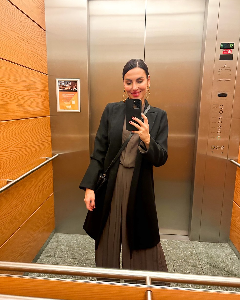 Mel Fronckowiak mostra fotos de 'escapada' para o exterior ao lado do ...