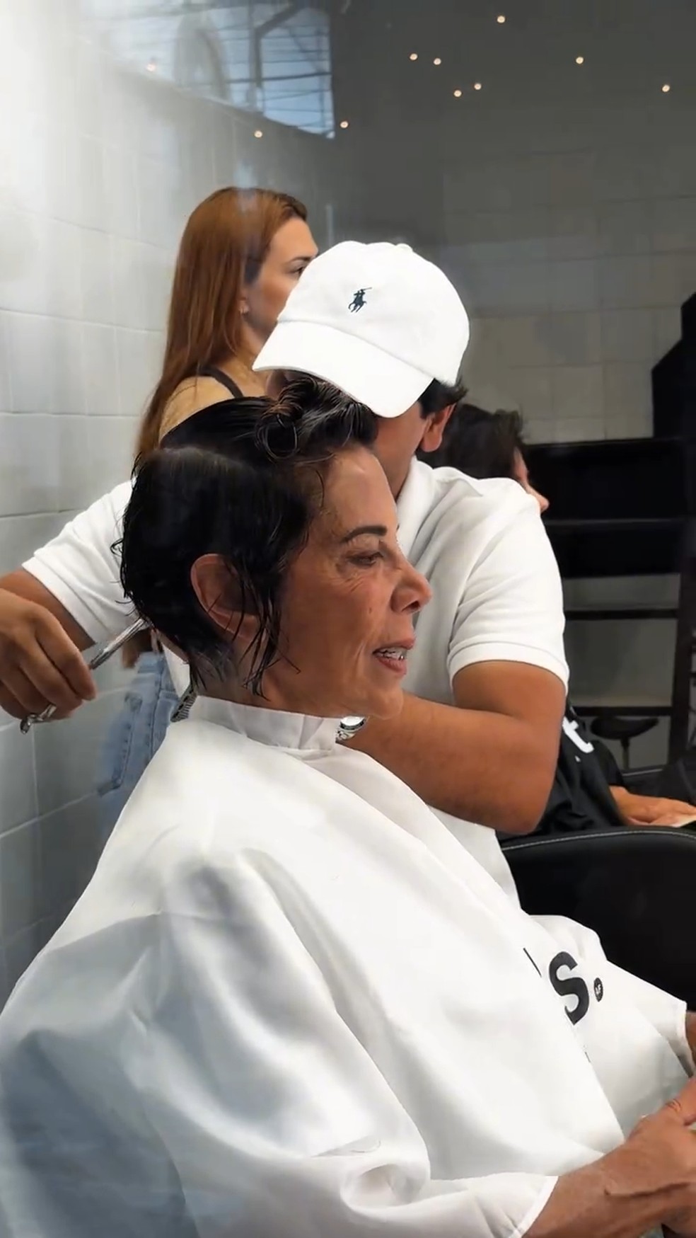 Aos 74 anos, Ângela Vieira apresenta seu novo visual e aposta em corte ...