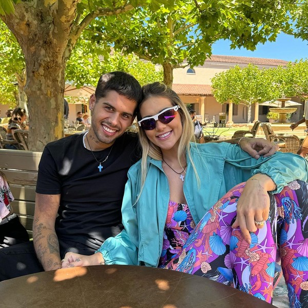 Look de Virginia em viagem a África do Sul gera debate: 'Gosto é gosto'