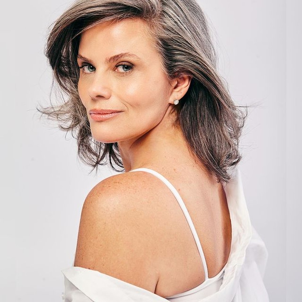 Maria Cândida comemora 52 anos e relembra clique aos 14: 'Da puberdade ...