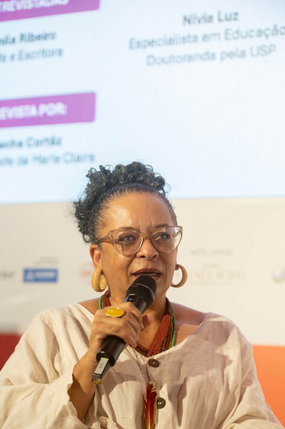 Djamila Ribeiro relata racismo e fetichização em universidades dos EUA ...