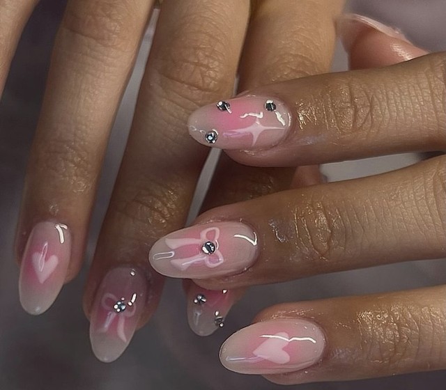 Unhas decoradas rosa: 24 fotos e estilos para fazer sucesso em 2024