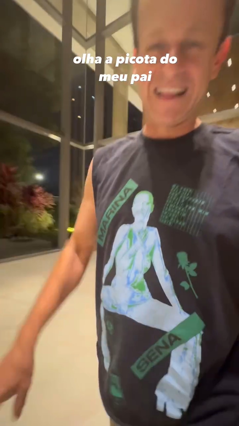 Juliano Floss mostra surpresa do pai para sua namorada, Marina Sena ...