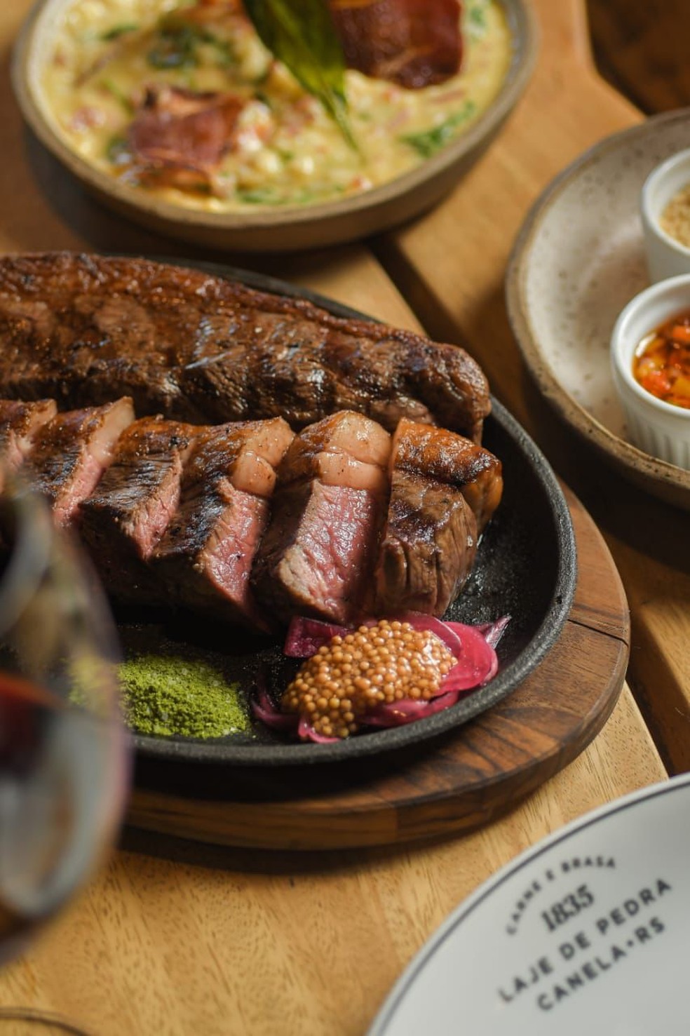 Luxo europeu, natureza magnífica, comida do fogo: Rota Kempinski e 1835 ...