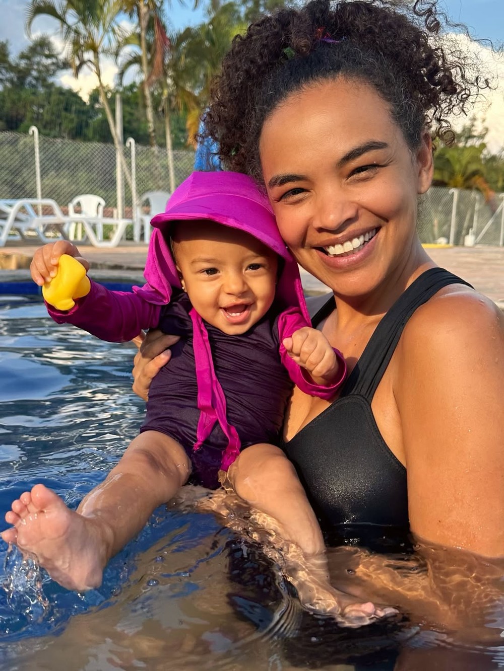 Lucy Ramos curte dia na piscina com a filha: 'Aberta a temporada: Sol e ...